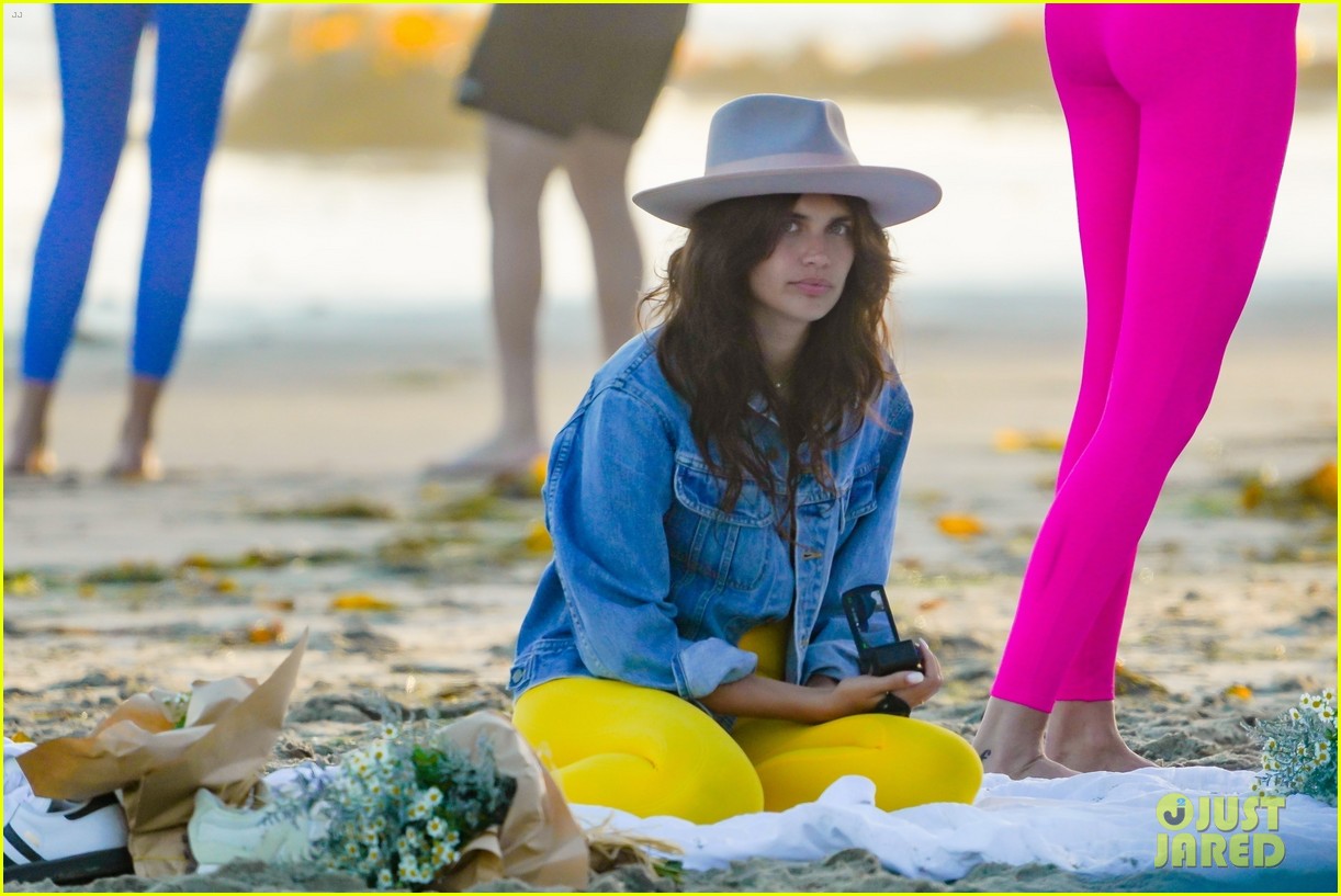 Sara Sampaio, Jasmine Tookes, & More Victoria's Secret Models Pose in ...