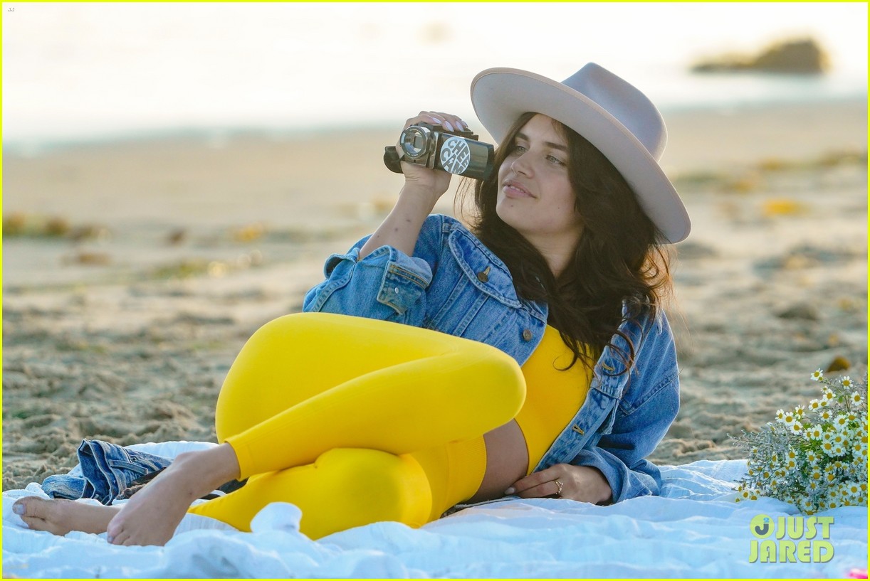 Sara Sampaio, Jasmine Tookes, & More Victoria's Secret Models Pose in ...