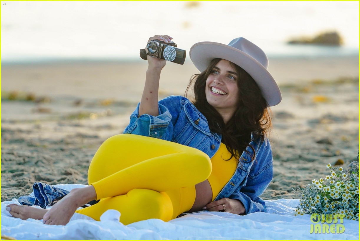 Sara Sampaio, Jasmine Tookes, & More Victoria's Secret Models Pose in ...