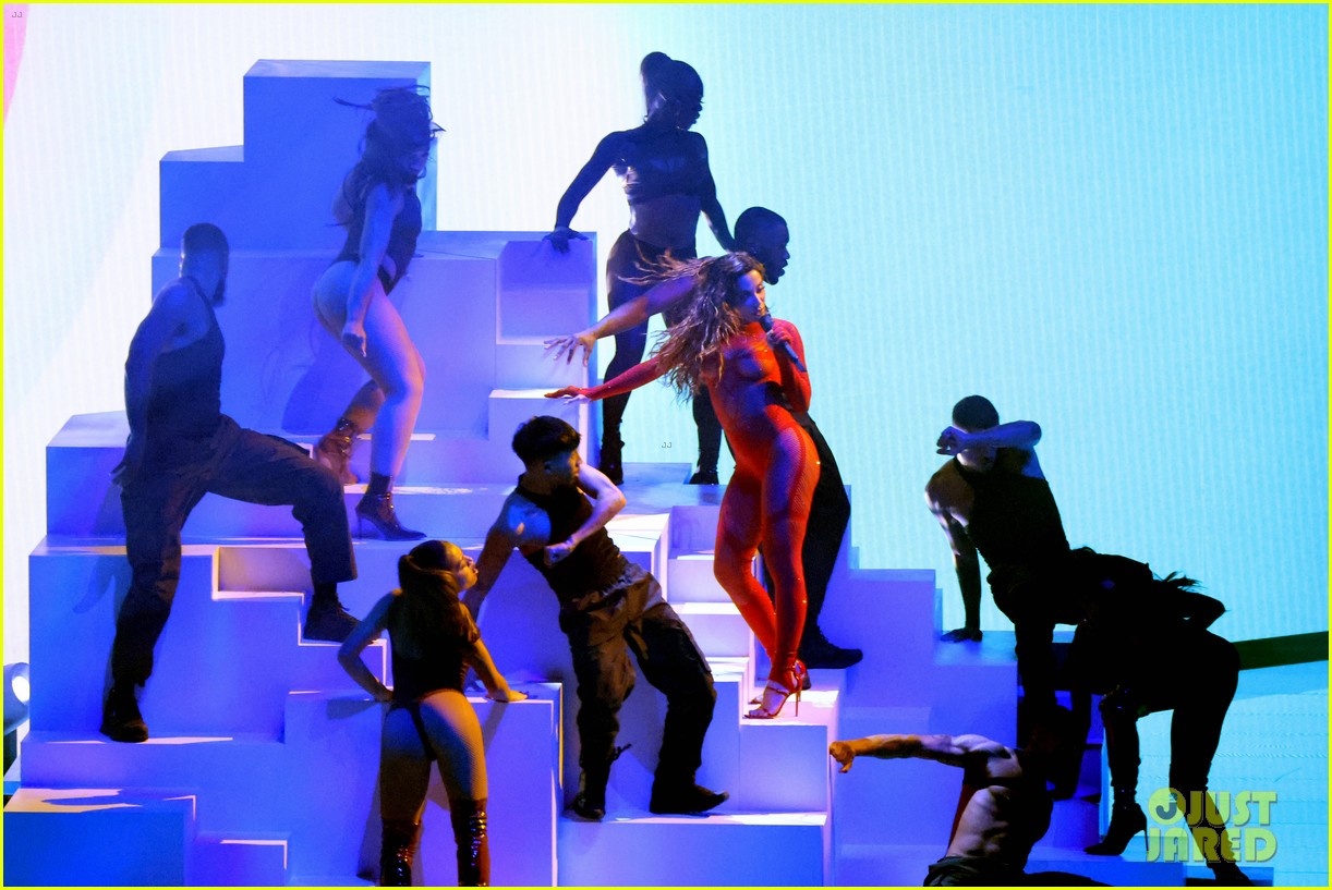 Anitta Gives Sultry Performance of 'Envolver' at MTV VMAs 2022 - Watch ...