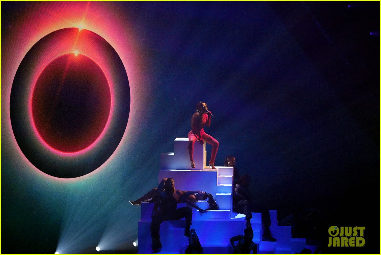 Anitta Gives Sultry Performance of 'Envolver' at MTV VMAs 2022 - Watch ...