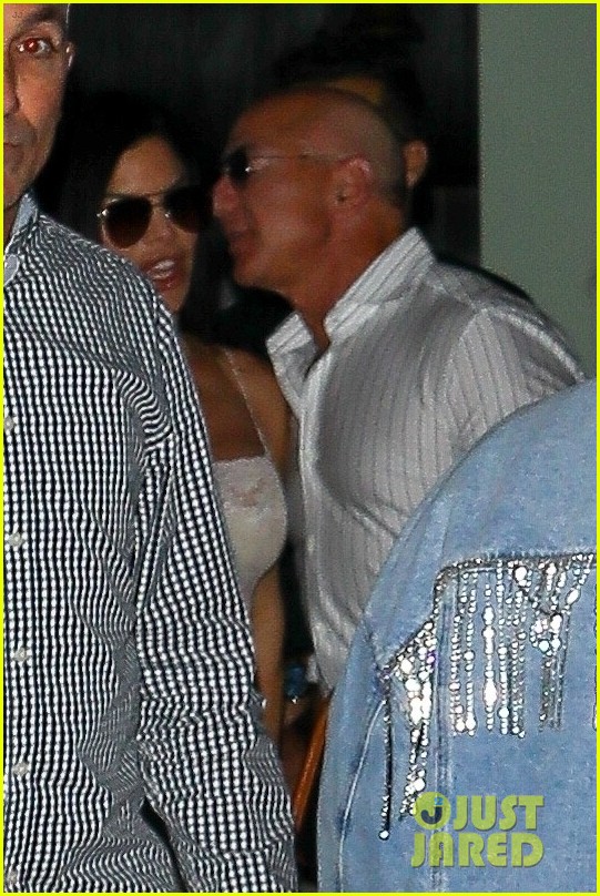 Jeff Bezos & Girlfriend Lauren Sanchez Spotted Getting Dinner at Celeb ...