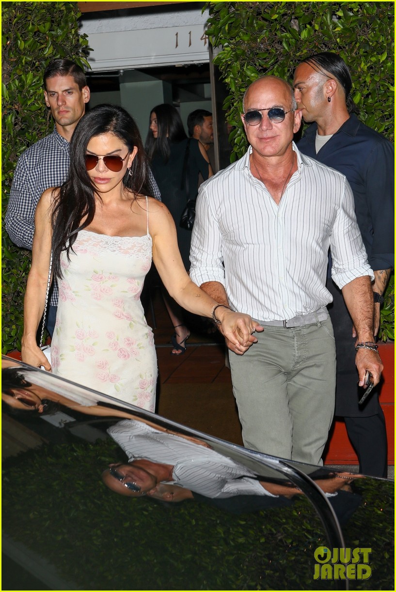 Jeff Bezos & Girlfriend Lauren Sanchez Spotted Getting Dinner at Celeb ...