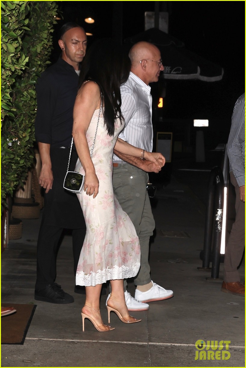 Jeff Bezos & Girlfriend Lauren Sanchez Spotted Getting Dinner at Celeb ...