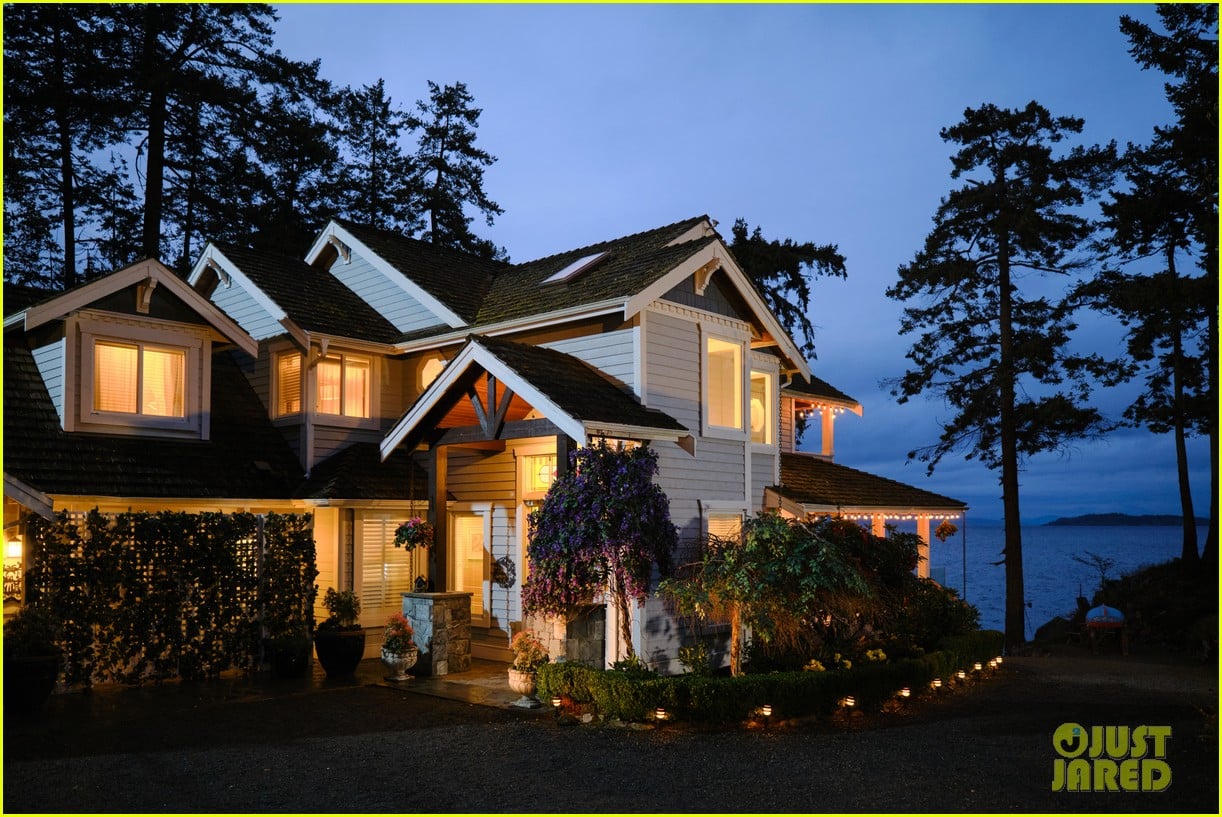 Abby & Evan Try Out Another Fun Date Night in 'Chesapeake Shores ...