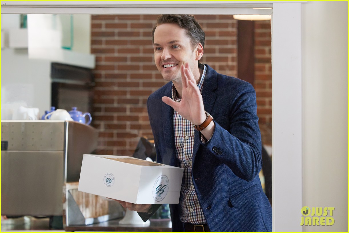 Rachel Boston & Paul Campbell Navigate The Dating Scene as Single ...