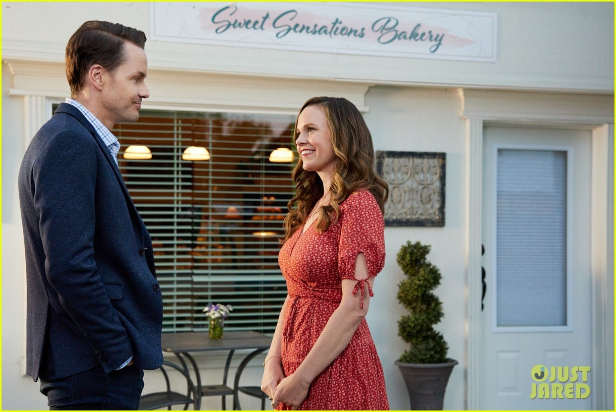 Rachel Boston & Paul Campbell Navigate The Dating Scene as Single ...