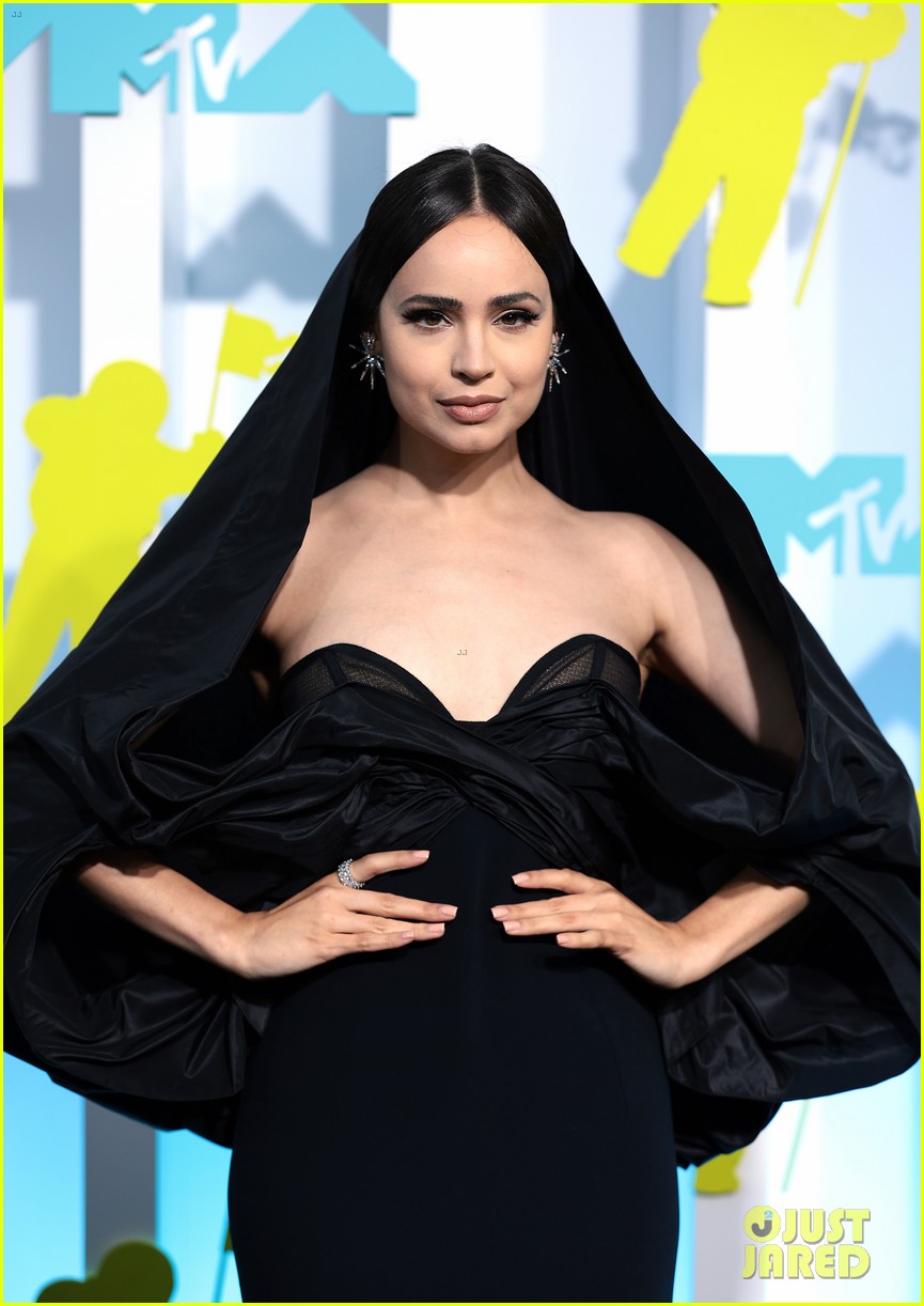 'Purple Hearts' Star Sofia Carson Reunites With Dove Cameron at MTV ...