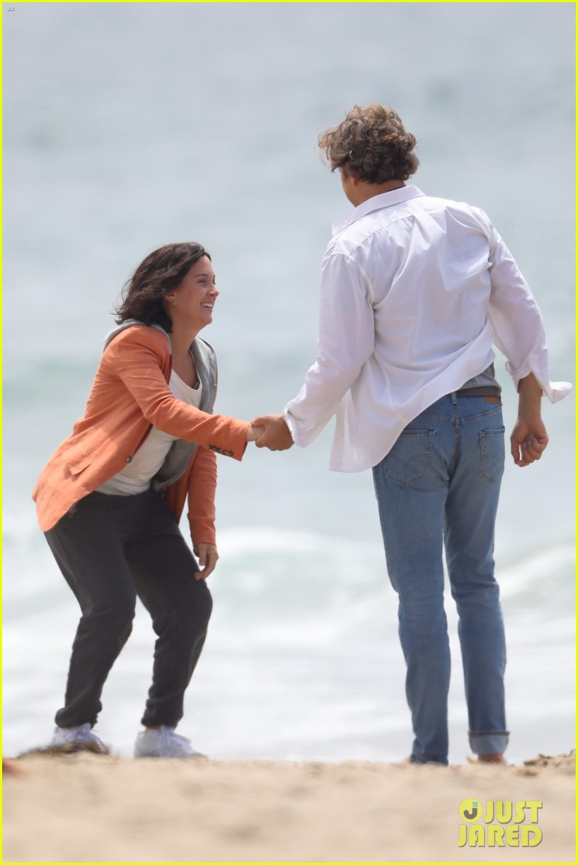 Joshua Jackson & Lizzy Caplan Hit the Beach to Film 'Fatal Attraction ...