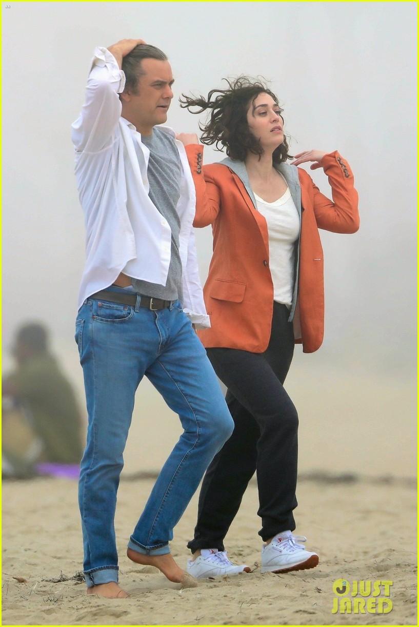 Joshua Jackson & Lizzy Caplan Hit the Beach to Film 'Fatal Attraction ...