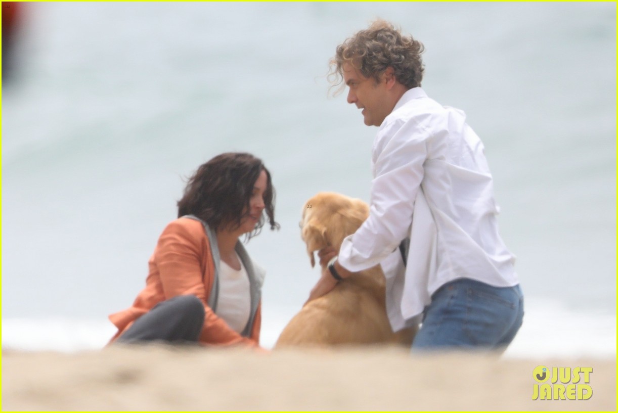 Joshua Jackson & Lizzy Caplan Hit the Beach to Film 'Fatal Attraction ...