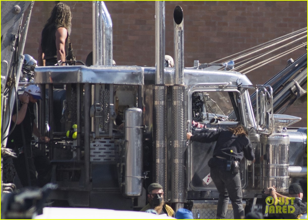 Chris Hemsworth Is Barely Recognizable on Set of 'Mad Max' Prequel 'Furiosa': Photo 4806170 ...