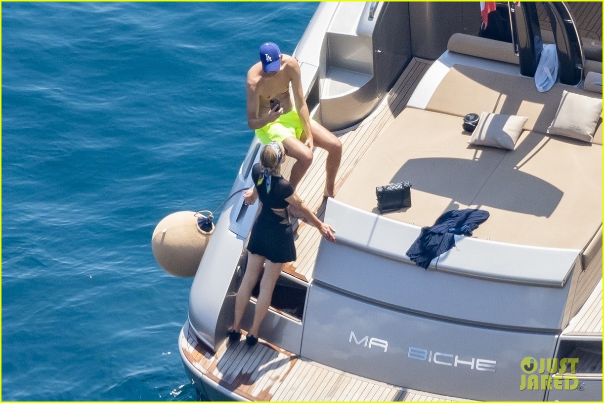 Paris Hilton & Husband Carter Reum Enjoy a Romantic Day in the Water in ...