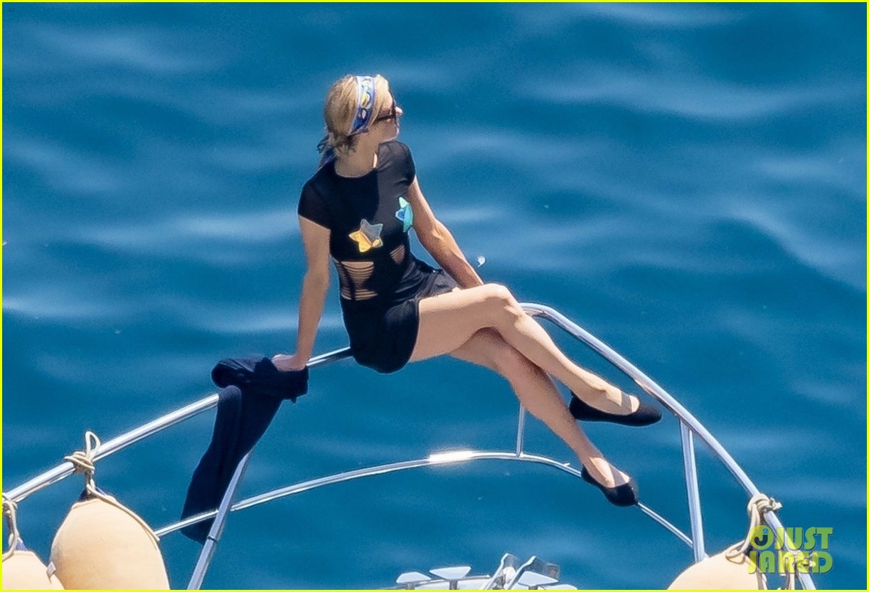 Paris Hilton & Husband Carter Reum Enjoy a Romantic Day in the Water in ...
