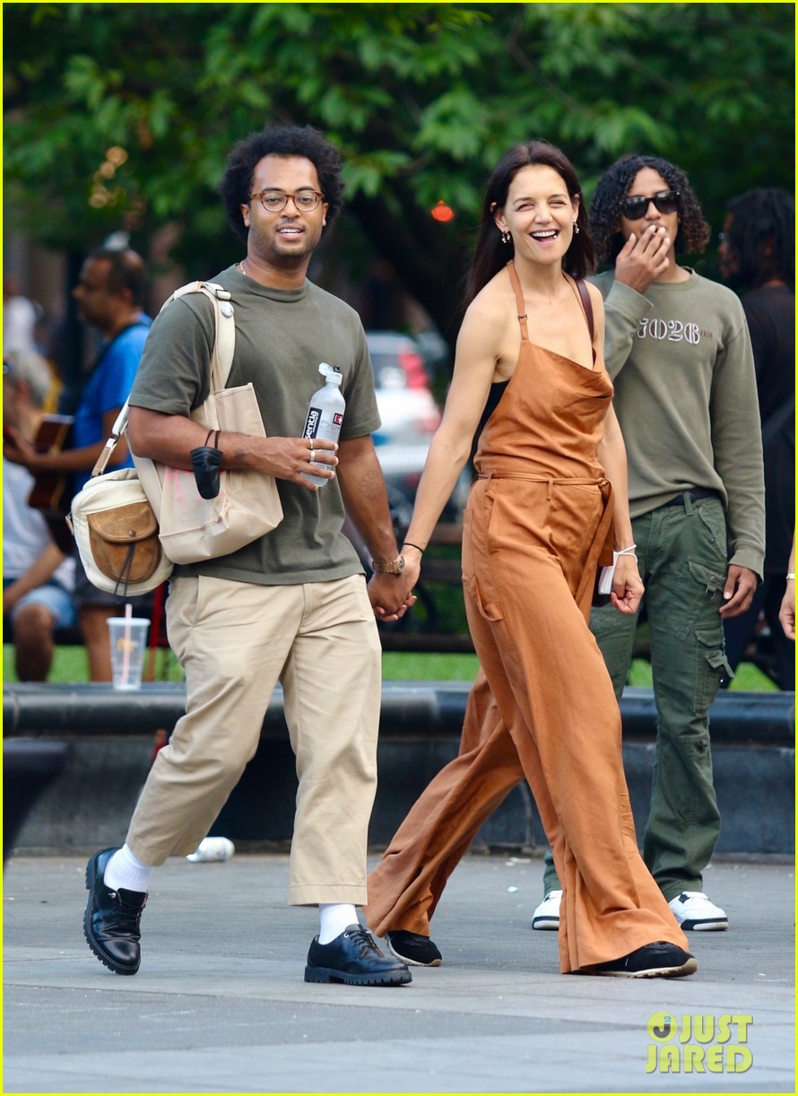 Katie Holmes & Boyfriend Bobby Wooten III Look So Happy Together in ...