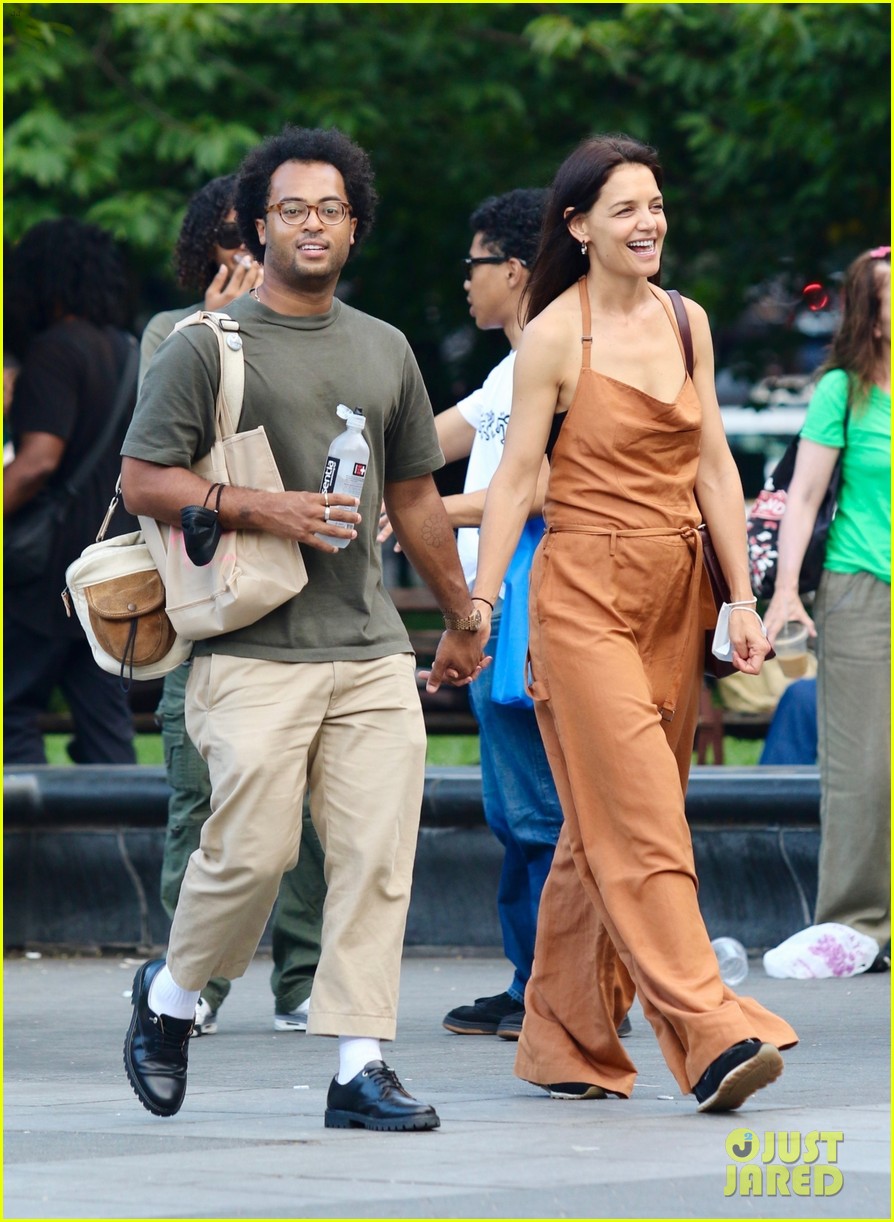 Katie Holmes & Boyfriend Bobby Wooten III Look So Happy Together in ...