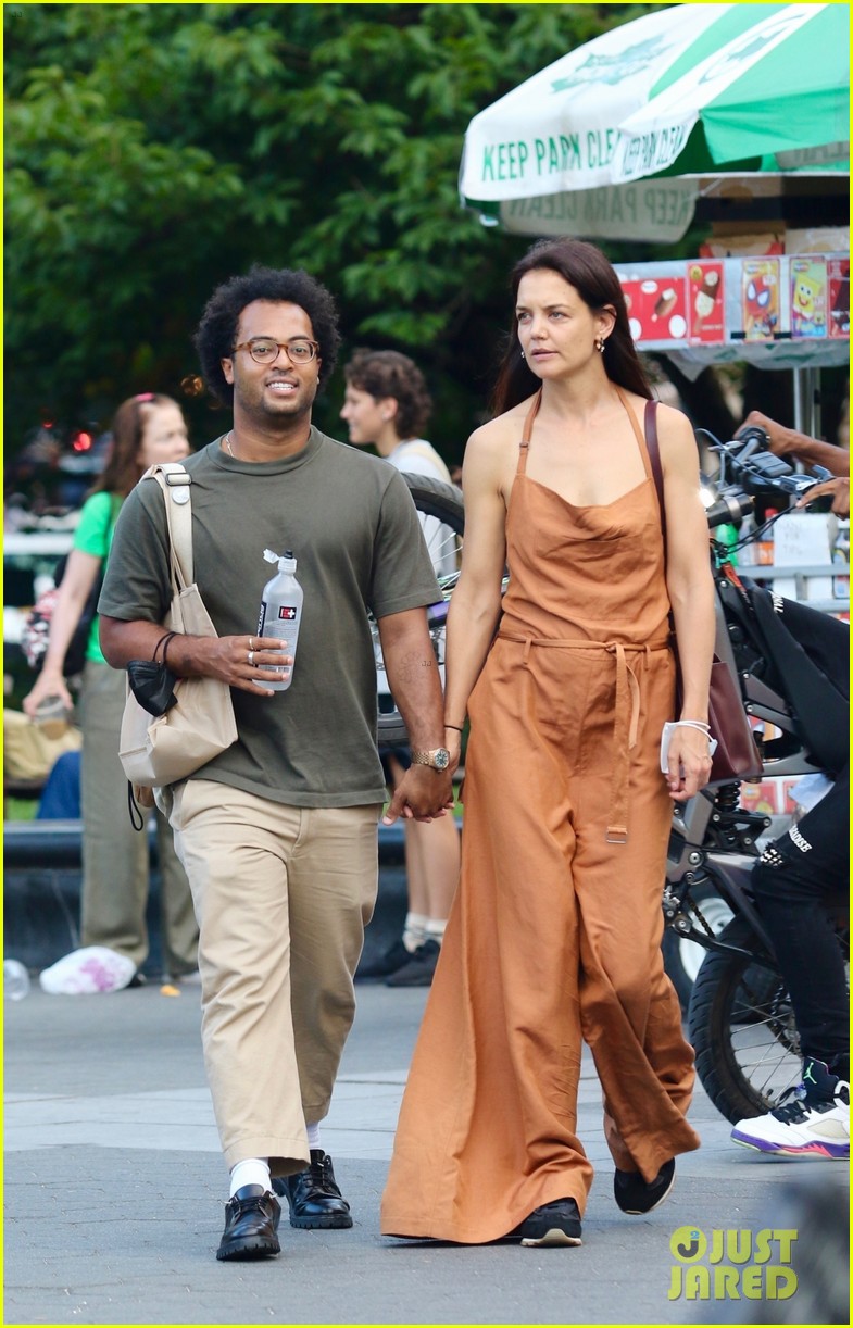 Katie Holmes & Boyfriend Bobby Wooten III Look So Happy Together in ...
