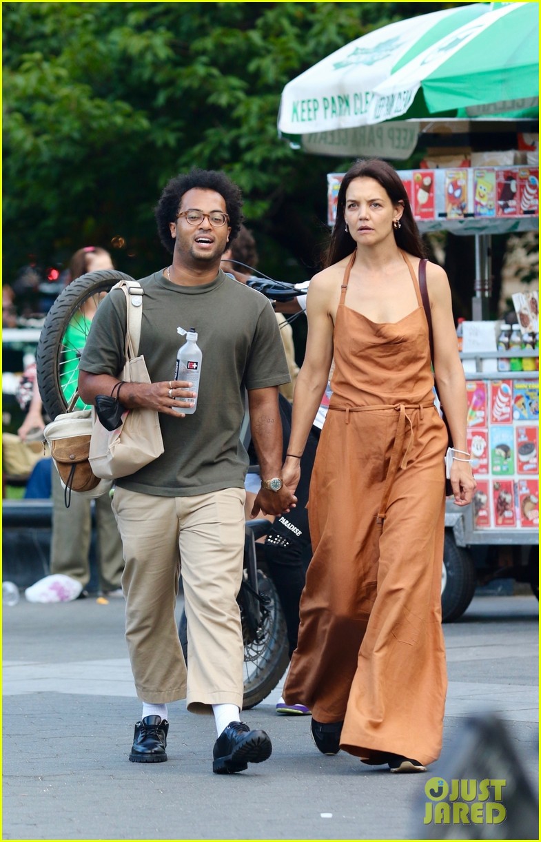 Katie Holmes & Boyfriend Bobby Wooten III Look So Happy Together in ...