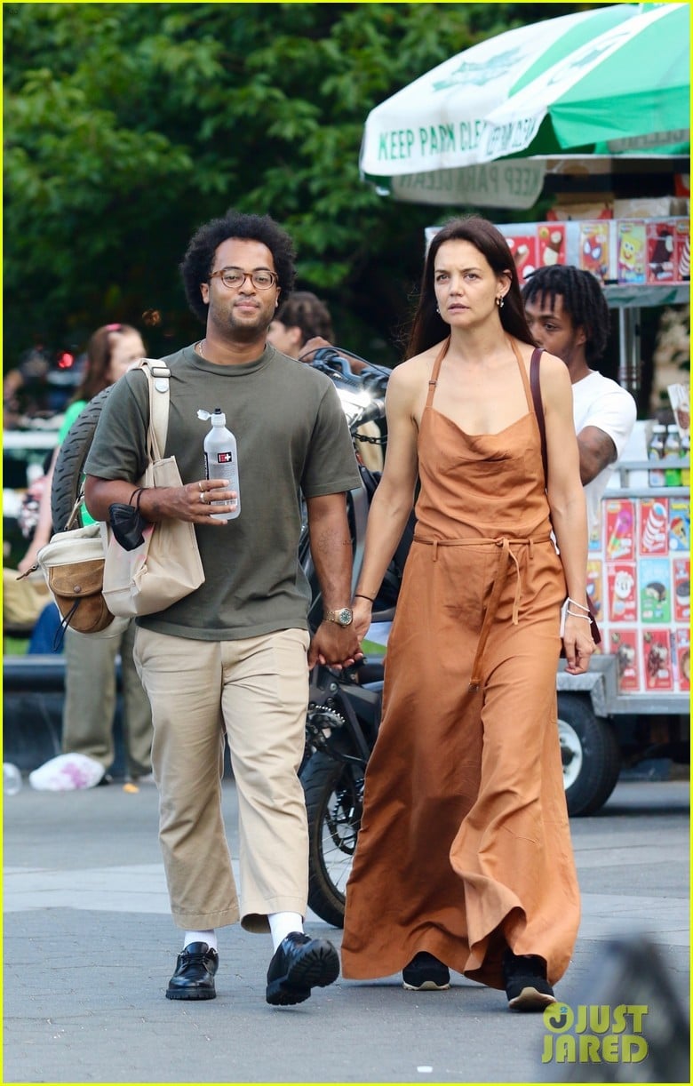 Katie Holmes & Boyfriend Bobby Wooten III Look So Happy Together in ...