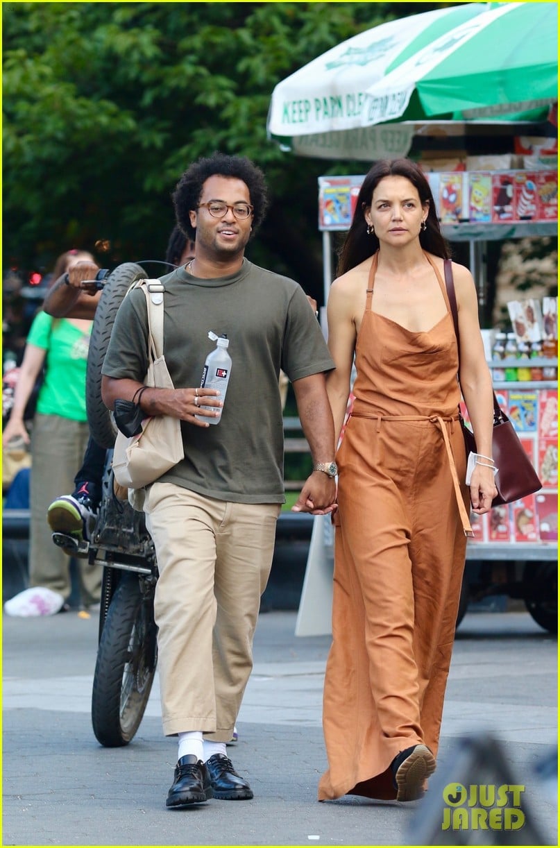 Katie Holmes & Boyfriend Bobby Wooten III Look So Happy Together in ...