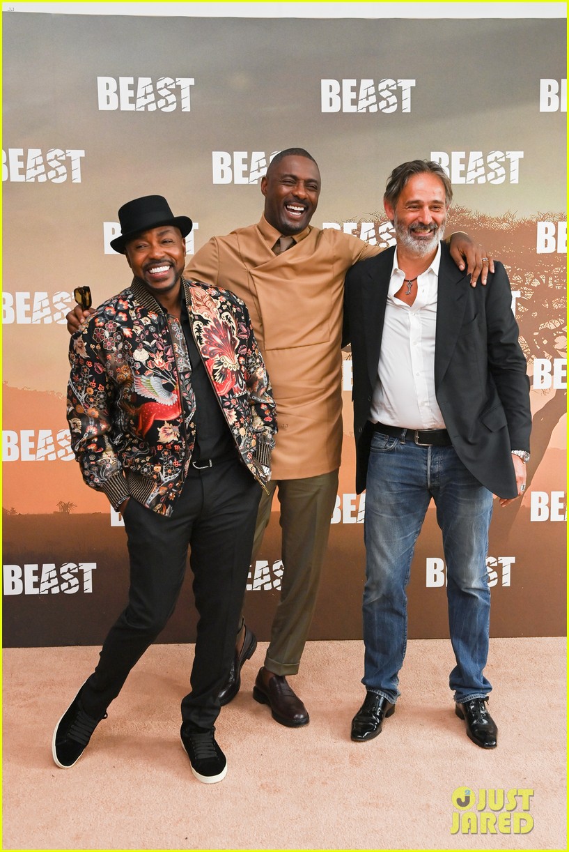 Idris Elba Snaps Pics With Fans at 'Beast' UK Premiere: Photo 4805675 ...