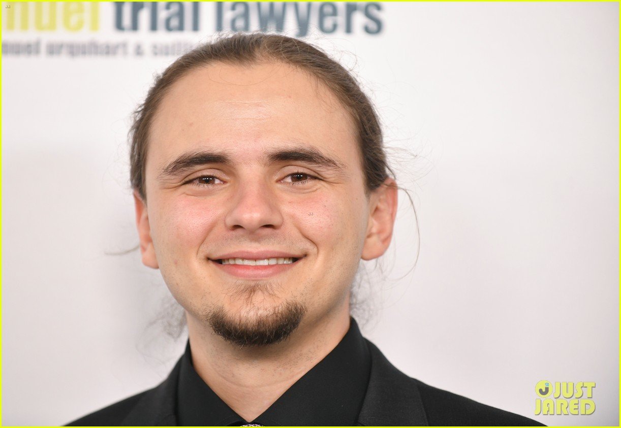 Michael Jackson's Kids Paris & Prince Walk Red Carpet Together at Pump ...