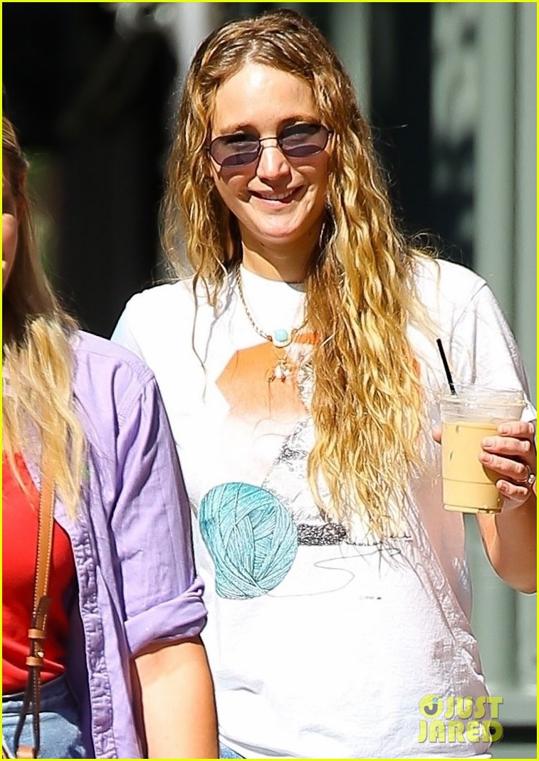 Jennifer Lawrence All Smiles on Morning Coffee Run with Friends: Photo ...