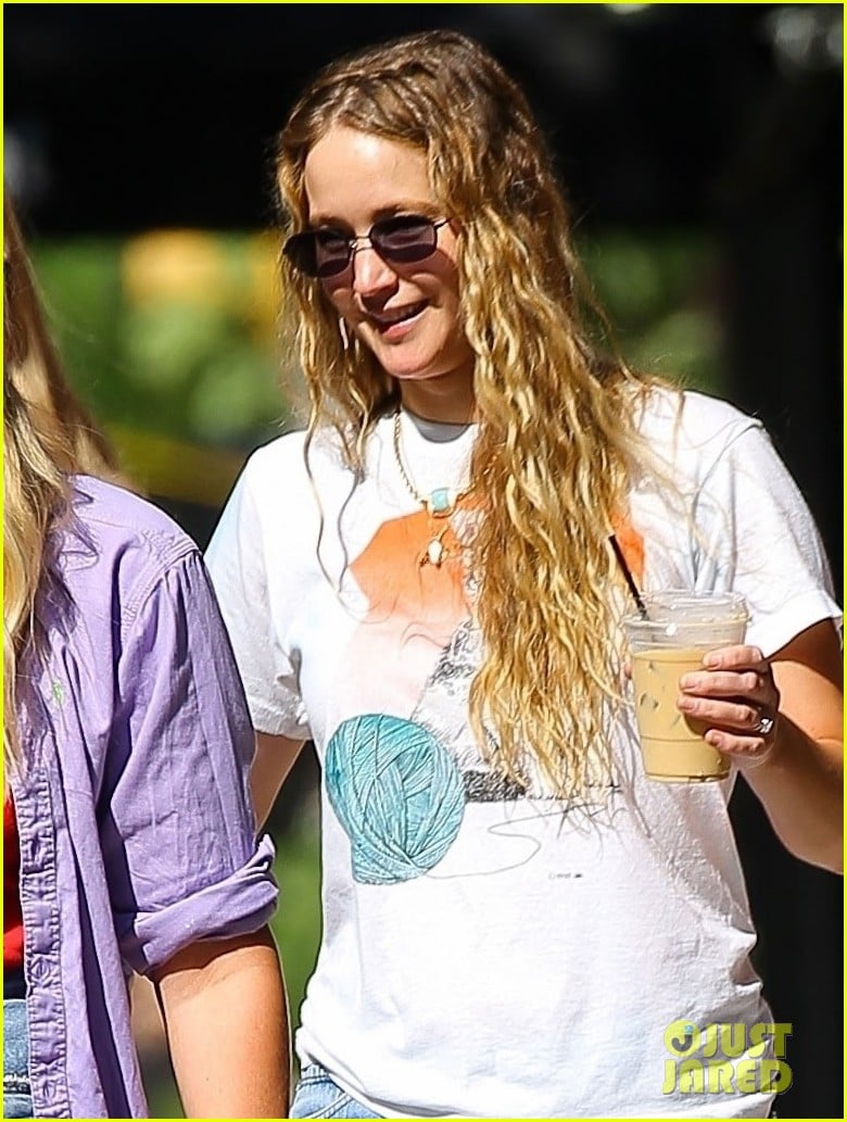 Jennifer Lawrence All Smiles on Morning Coffee Run with Friends: Photo ...