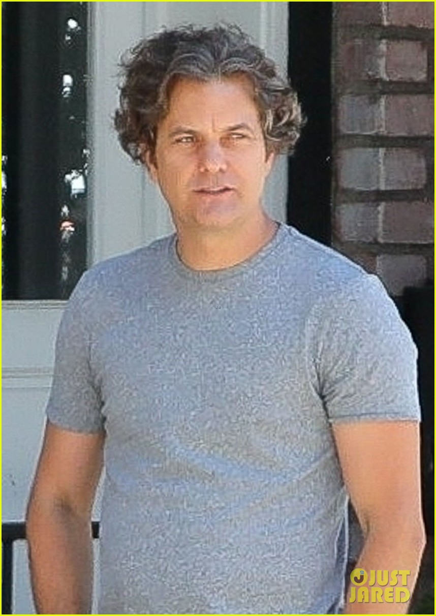 Joshua Jackson Spends the Day Filming 'Fatal Attraction' in Downtown L ...