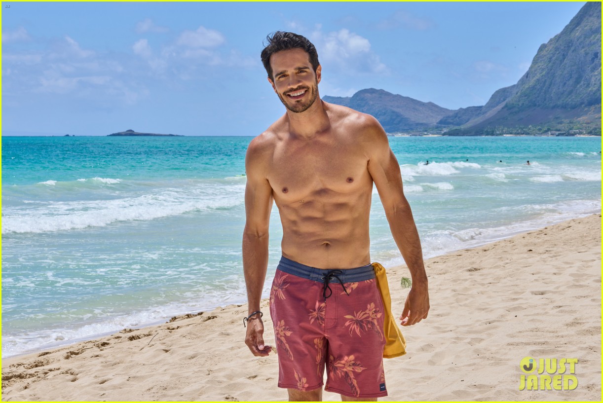 Lacey Chabert Learns To Surf From Ektor Rivera in Her Latest Hallmark ...