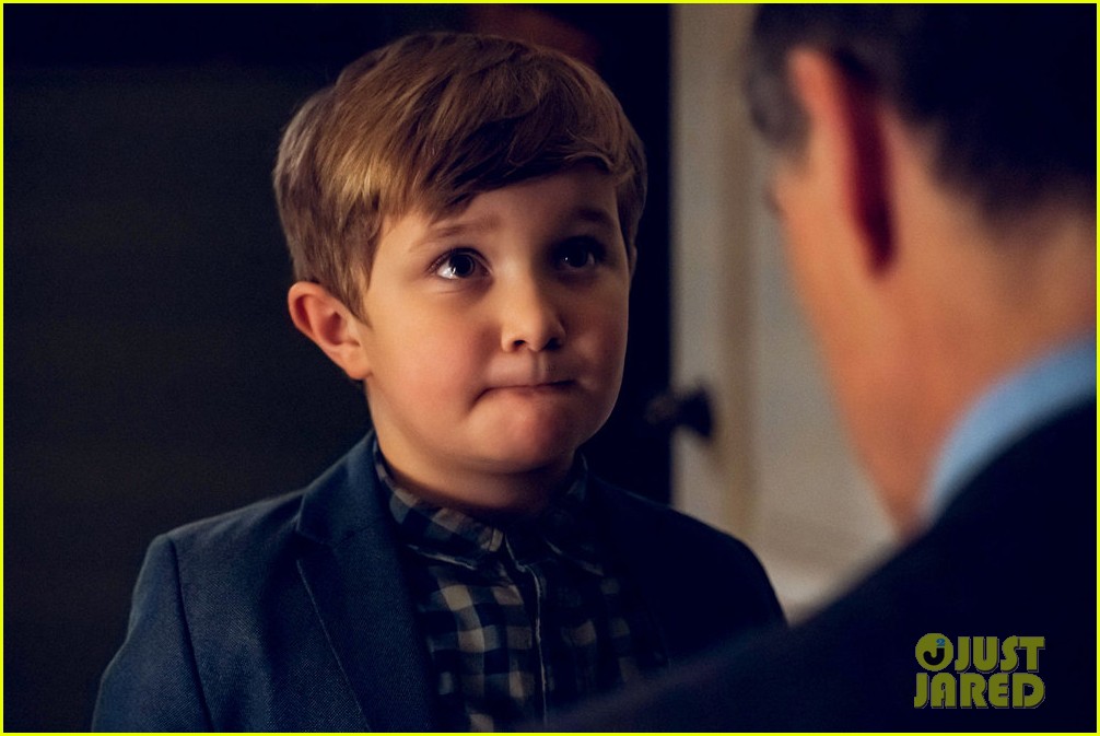 Matthew Fox Leads Peacock's Thrilling New Series 'Last Light' - Watch ...