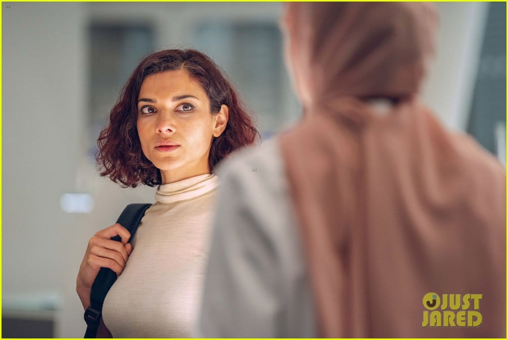 Matthew Fox Leads Peacock's Thrilling New Series 'Last Light' - Watch ...