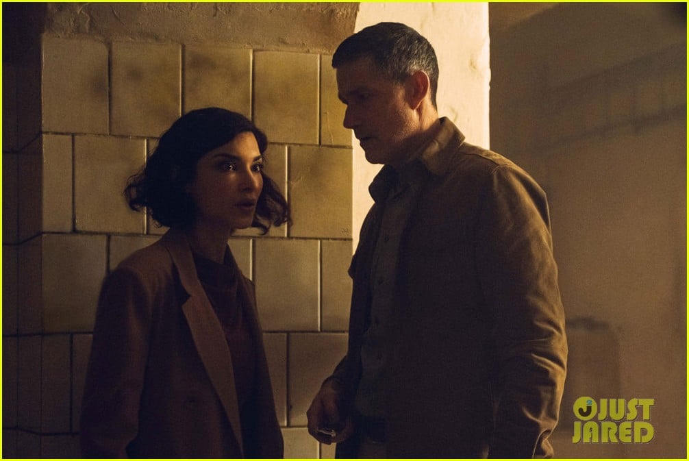Matthew Fox Leads Peacock's Thrilling New Series 'Last Light' - Watch ...