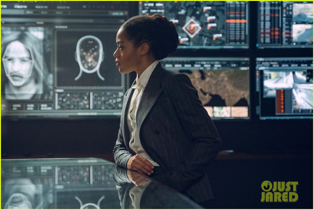 Matthew Fox Leads Peacock's Thrilling New Series 'Last Light' - Watch ...