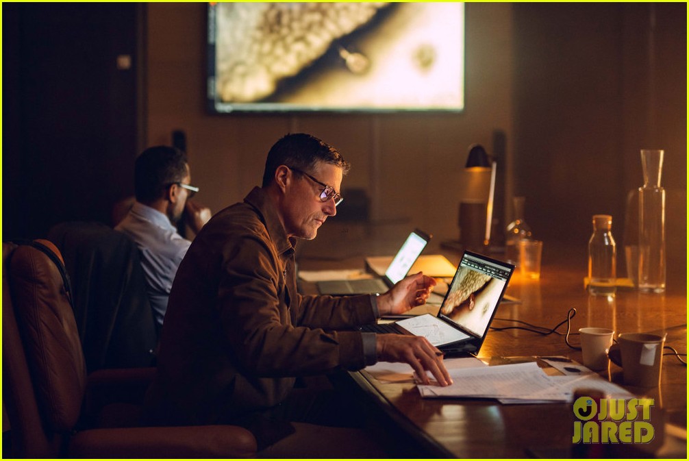 Matthew Fox Leads Peacock's Thrilling New Series 'Last Light' - Watch ...