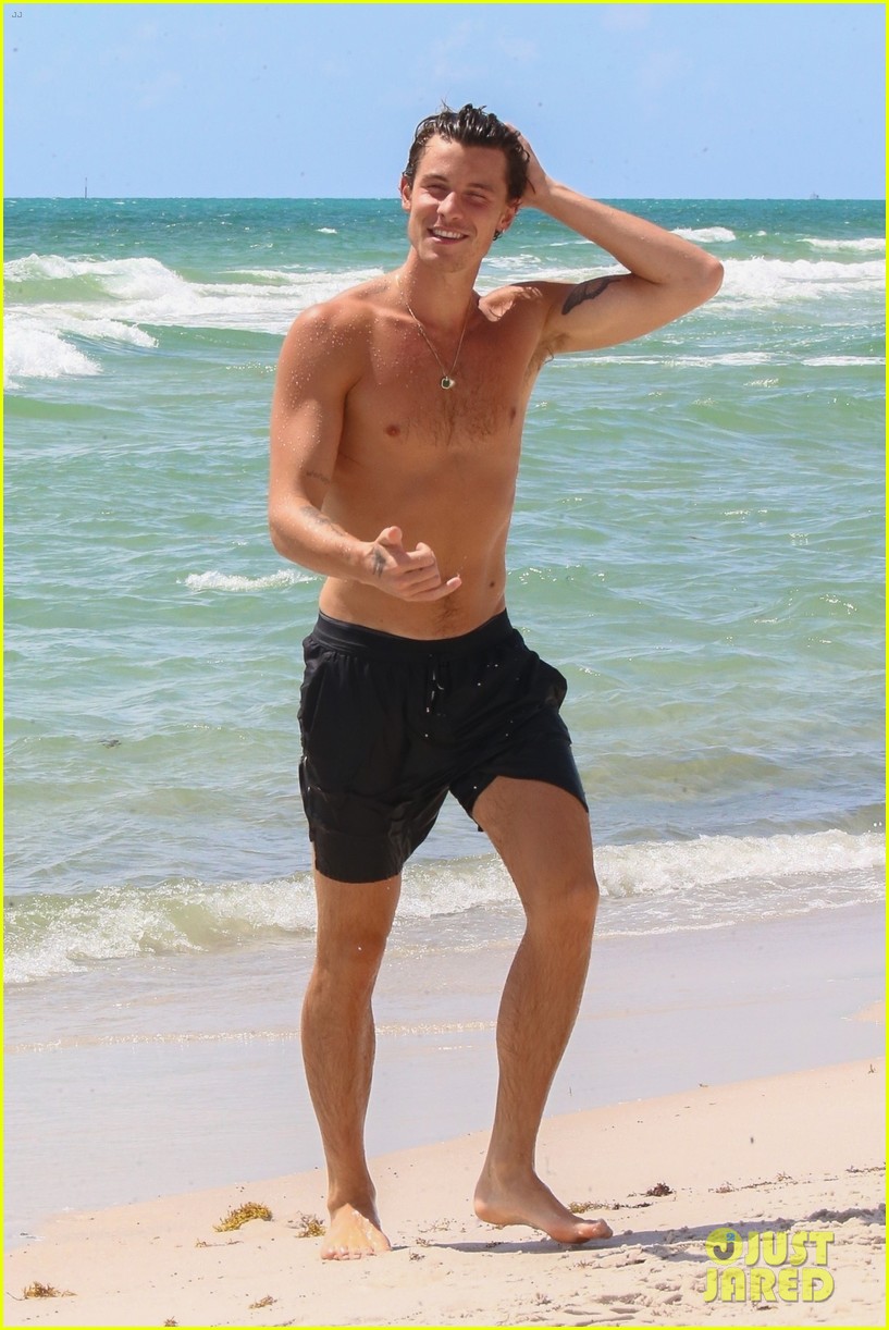 Birthday Boy Shawn Mendes Looks So Happy in New Shirtless Beach Photos ...