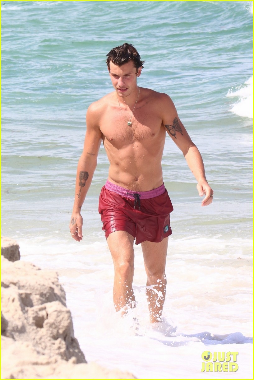 Shawn Mendes Spends Final Day as a 23-Year-Old at the Beach in Miami ...