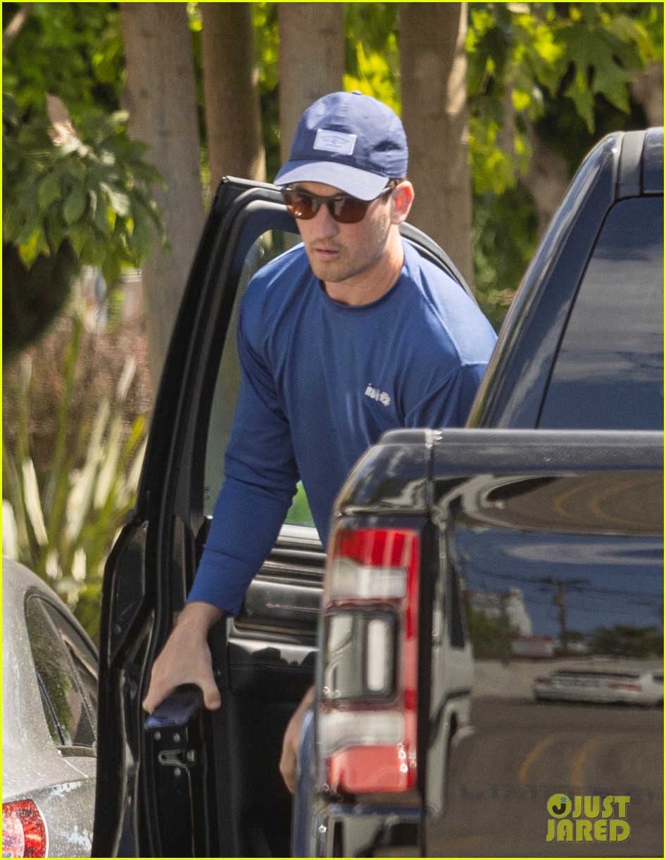 Miles Teller Spotted Running Errands in L.A. Amid Top Gun's Continued ...