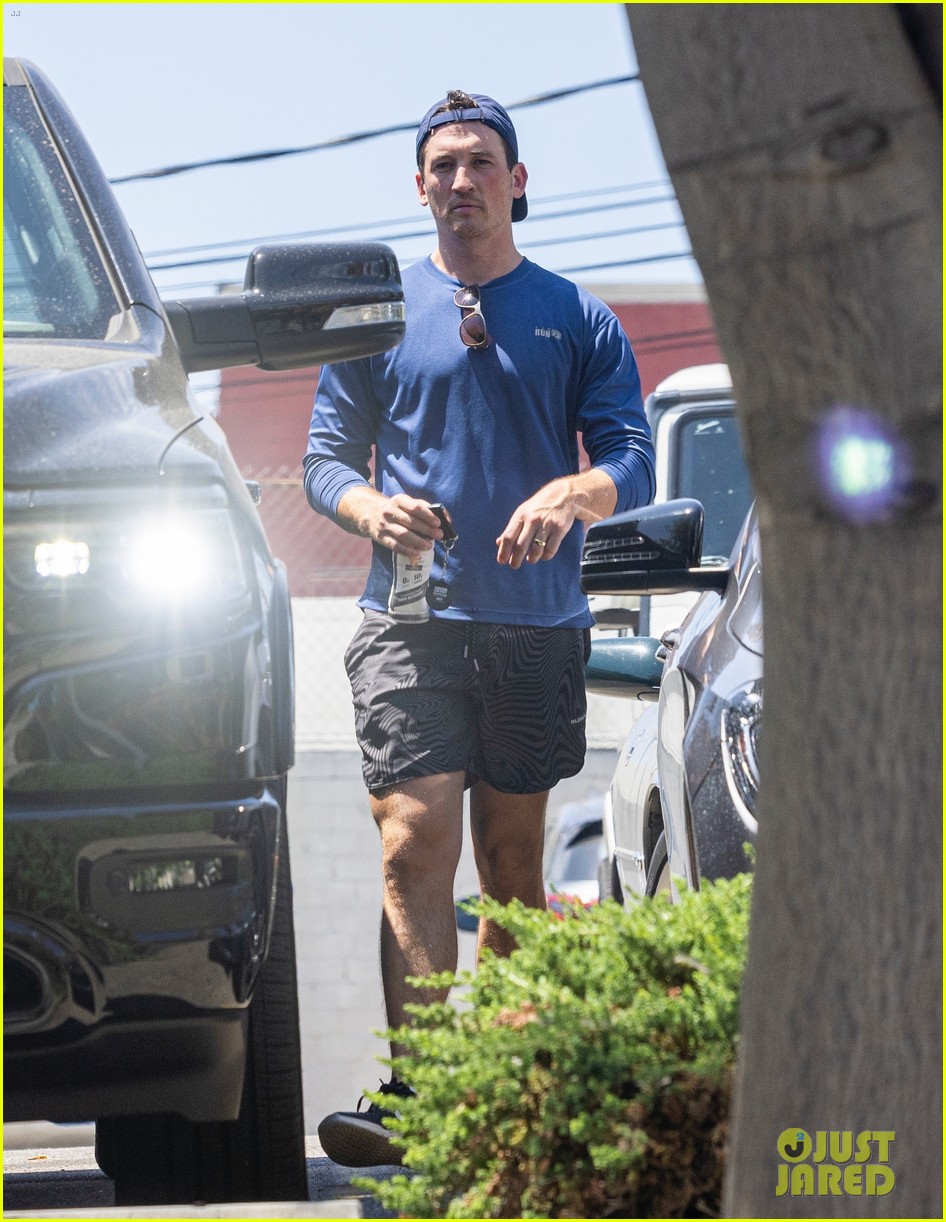 Miles Teller Spotted Running Errands in L.A. Amid Top Gun's Continued ...