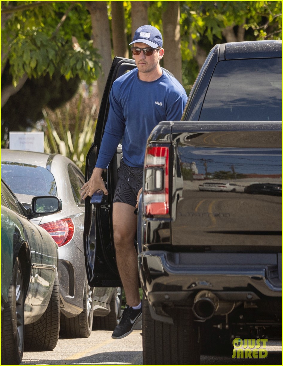 Miles Teller Spotted Running Errands in L.A. Amid Top Gun's Continued ...