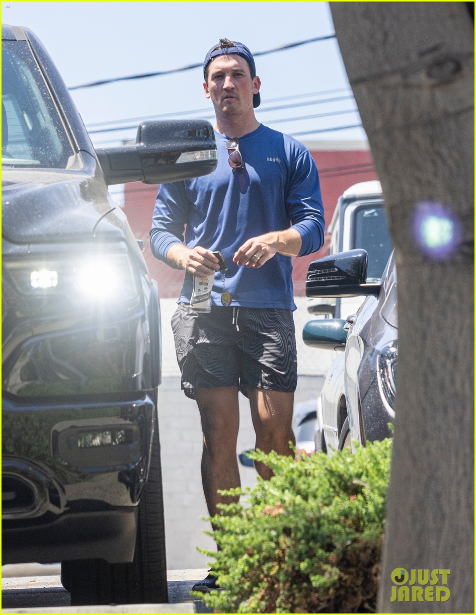 Miles Teller Spotted Running Errands in L.A. Amid Top Gun's Continued ...