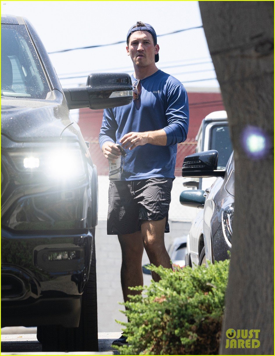 Miles Teller Spotted Running Errands in L.A. Amid Top Gun's Continued ...