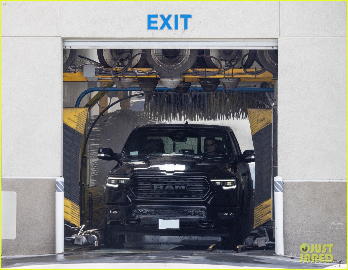 Miles Teller Spotted Running Errands in L.A. Amid Top Gun's Continued ...