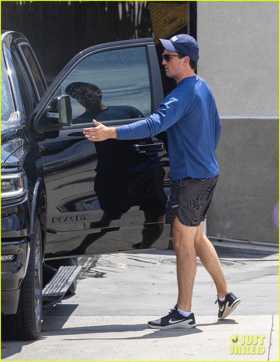 Miles Teller Spotted Running Errands in L.A. Amid Top Gun's Continued ...