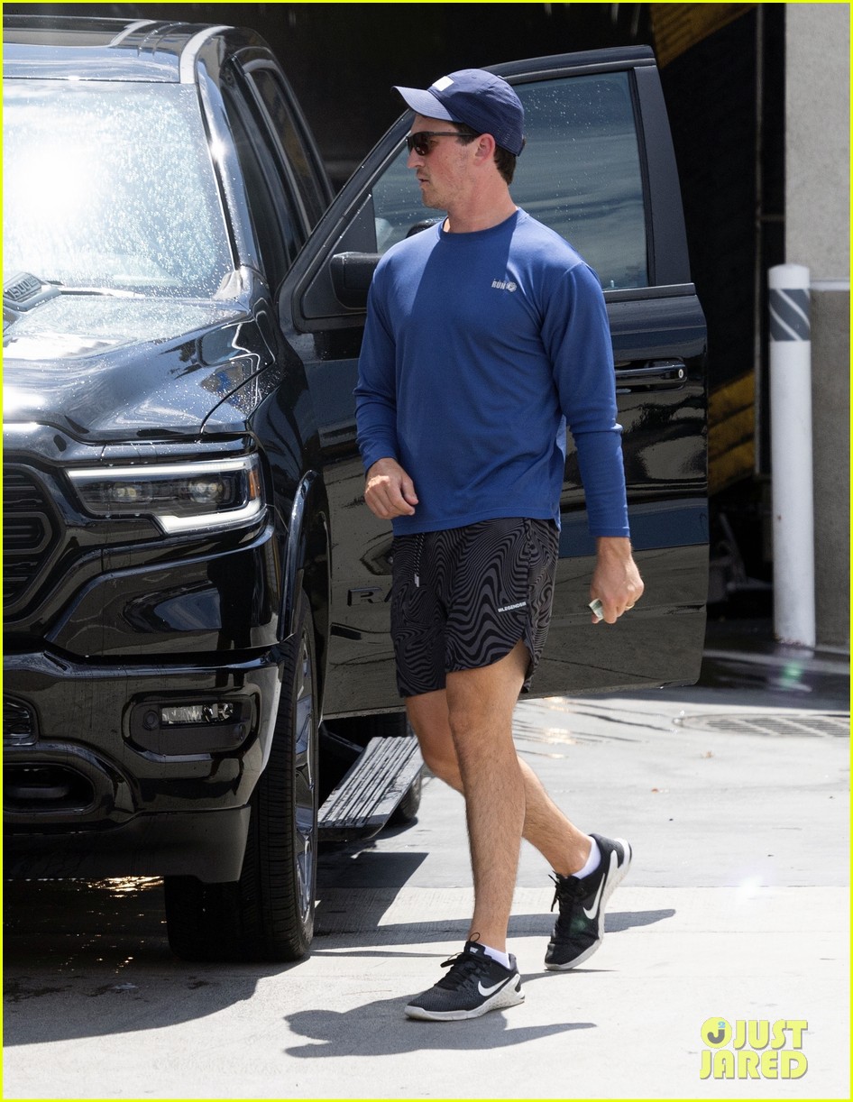 Miles Teller Spotted Running Errands in L.A. Amid Top Gun's Continued ...