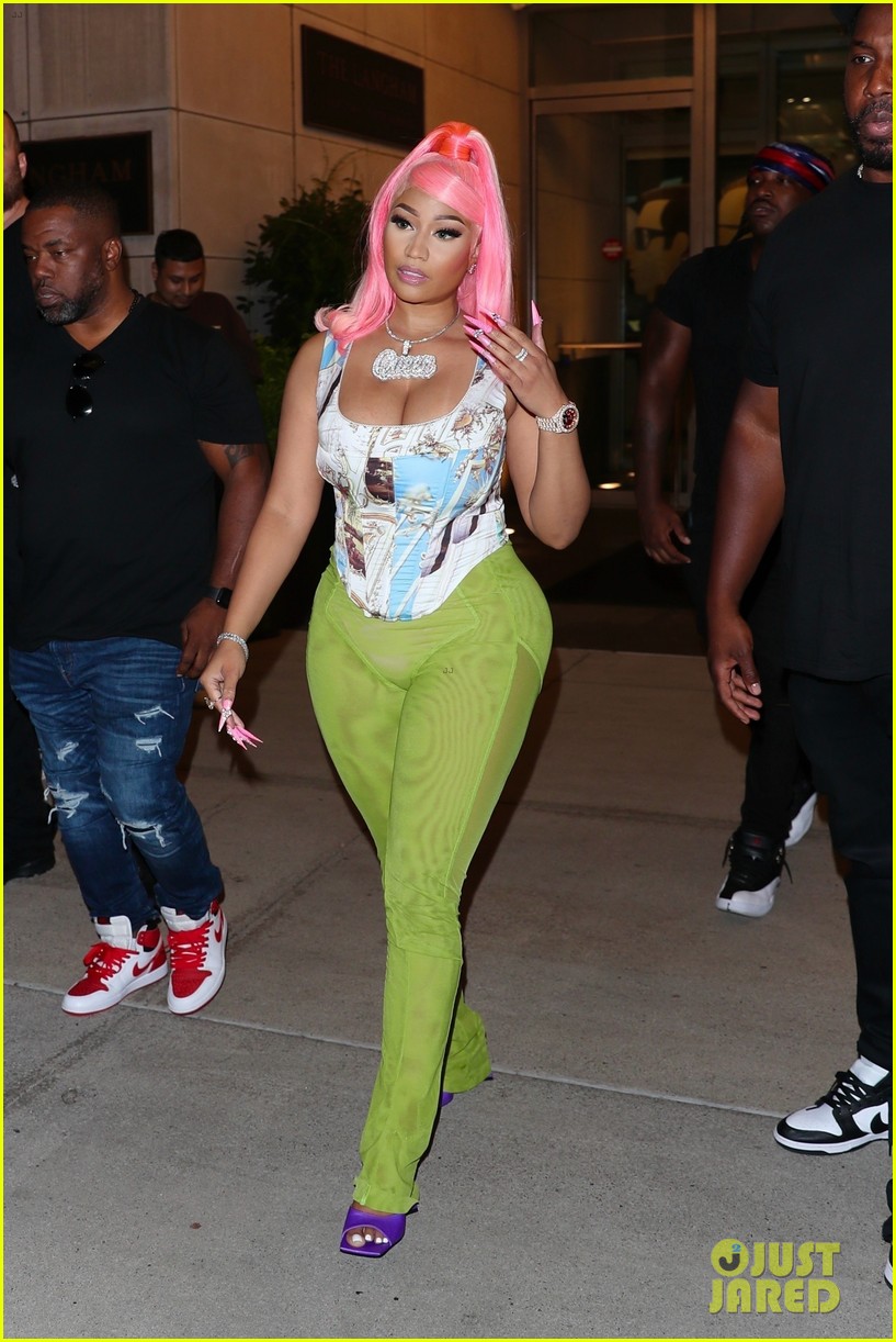 Nicki Minaj Looks So Fierce While Checking Out of NYC Hotel After the ...