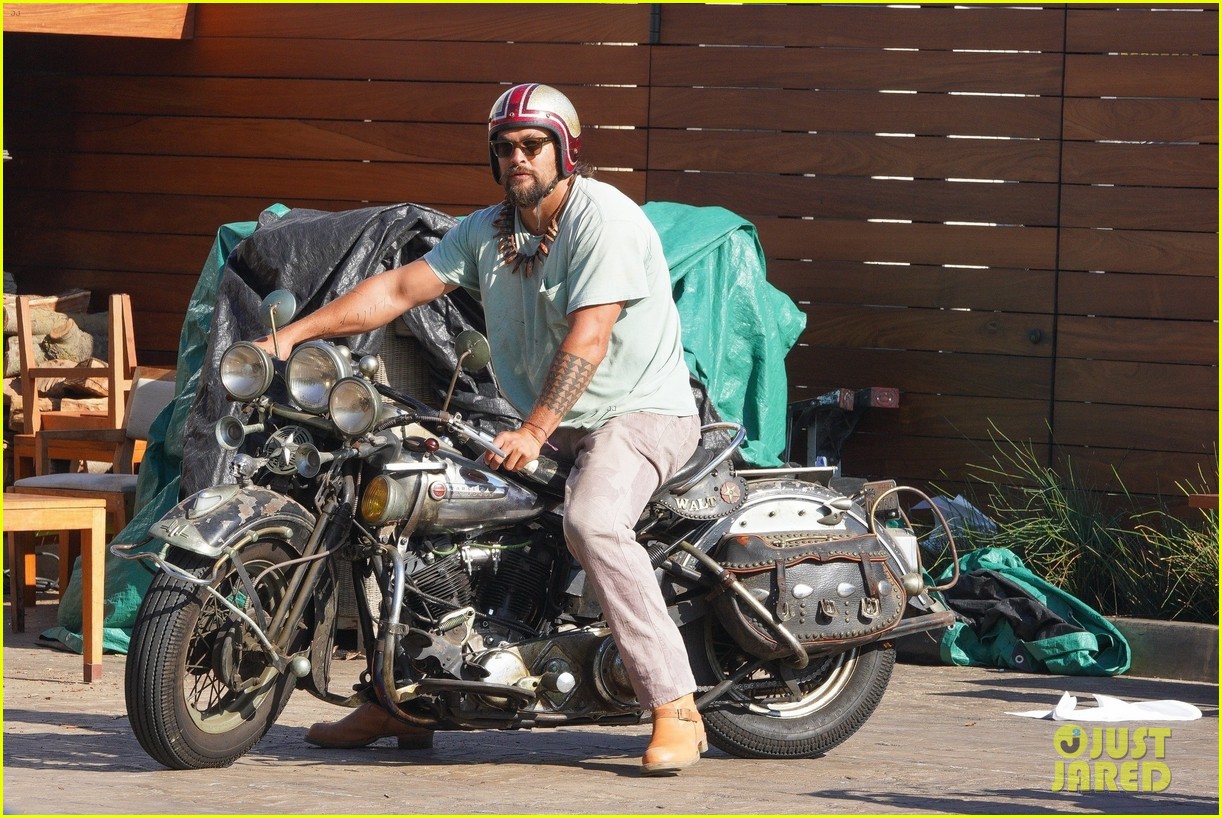 Jason Momoa Takes a Break from 'See' Press to Enjoy Lunch with a Friend ...