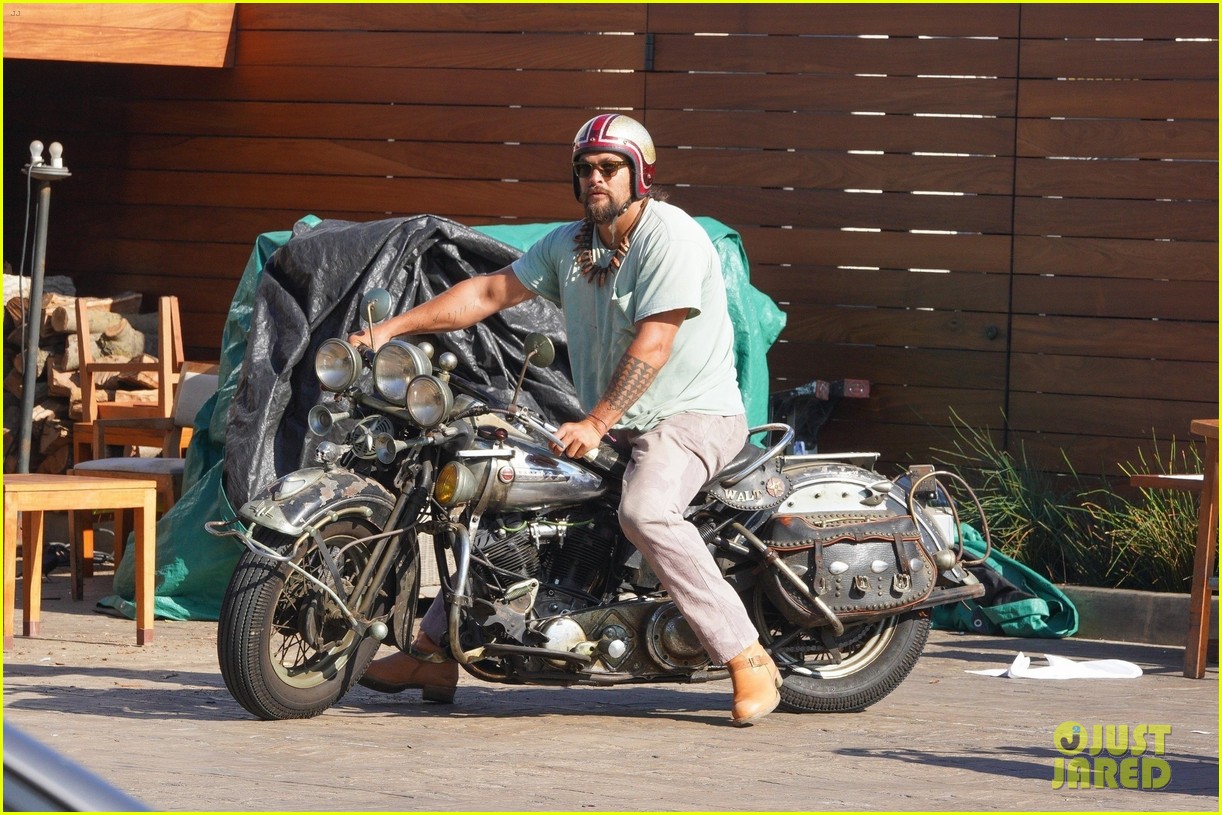 Jason Momoa Takes a Break from 'See' Press to Enjoy Lunch with a Friend ...