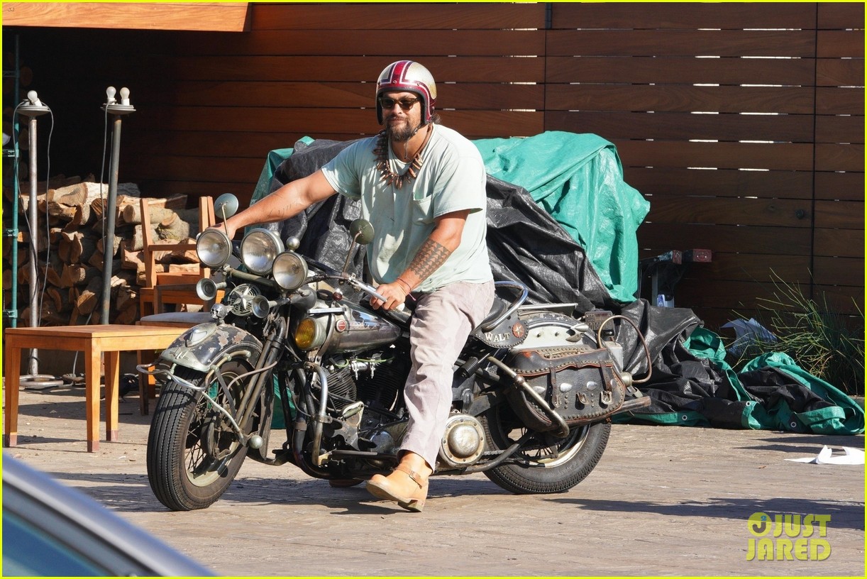 Jason Momoa Takes a Break from 'See' Press to Enjoy Lunch with a Friend ...