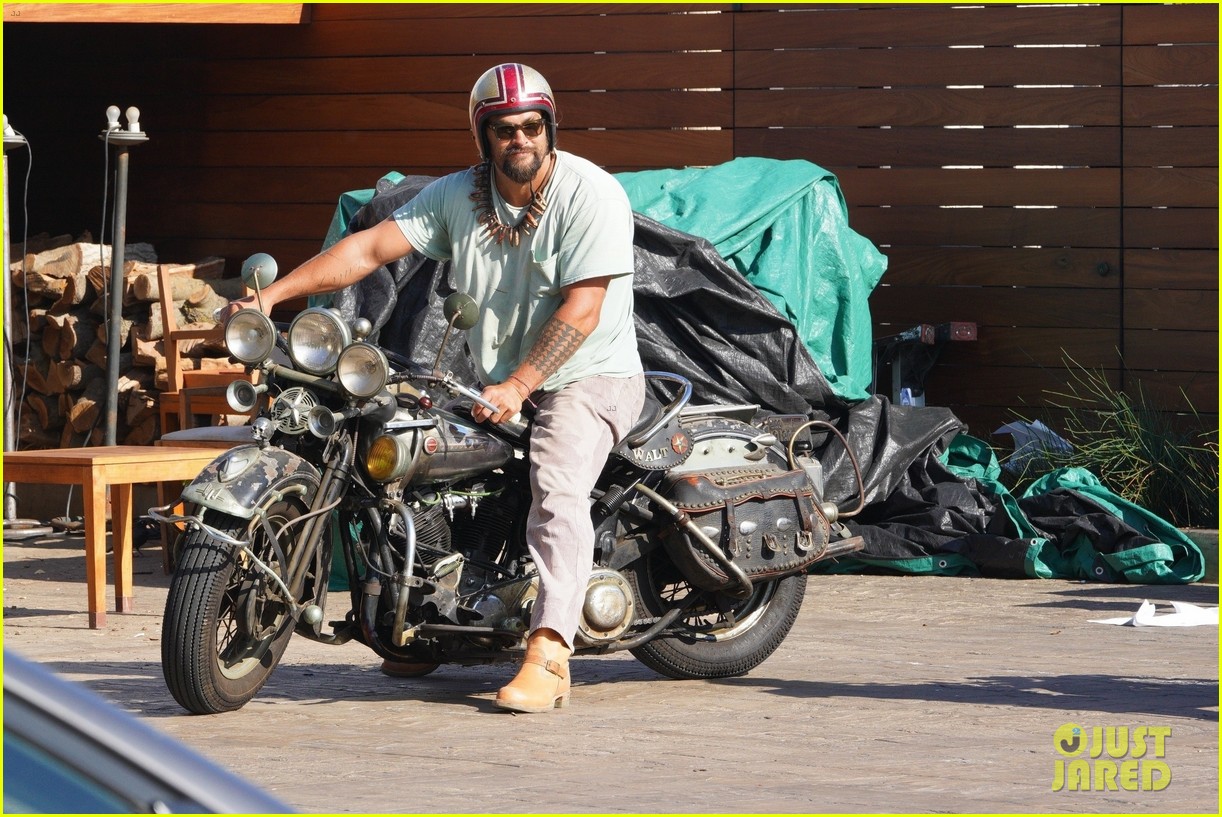Jason Momoa Takes a Break from 'See' Press to Enjoy Lunch with a Friend ...
